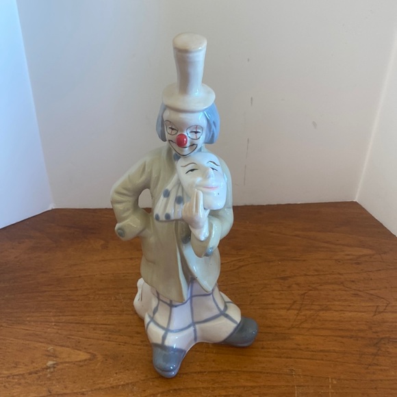 Art | Vintage Clown Porcelain Clown Figurine With Marked Wit B 3 Mask ...